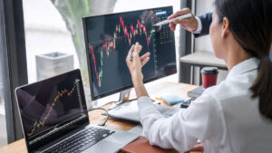 12 Unethical but Effective Ways People Make Money